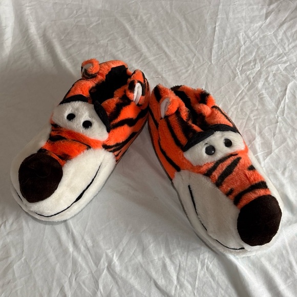 Disney | Other | Vintage Disney Winnie The Pooh Plush Tigger Slippers ...